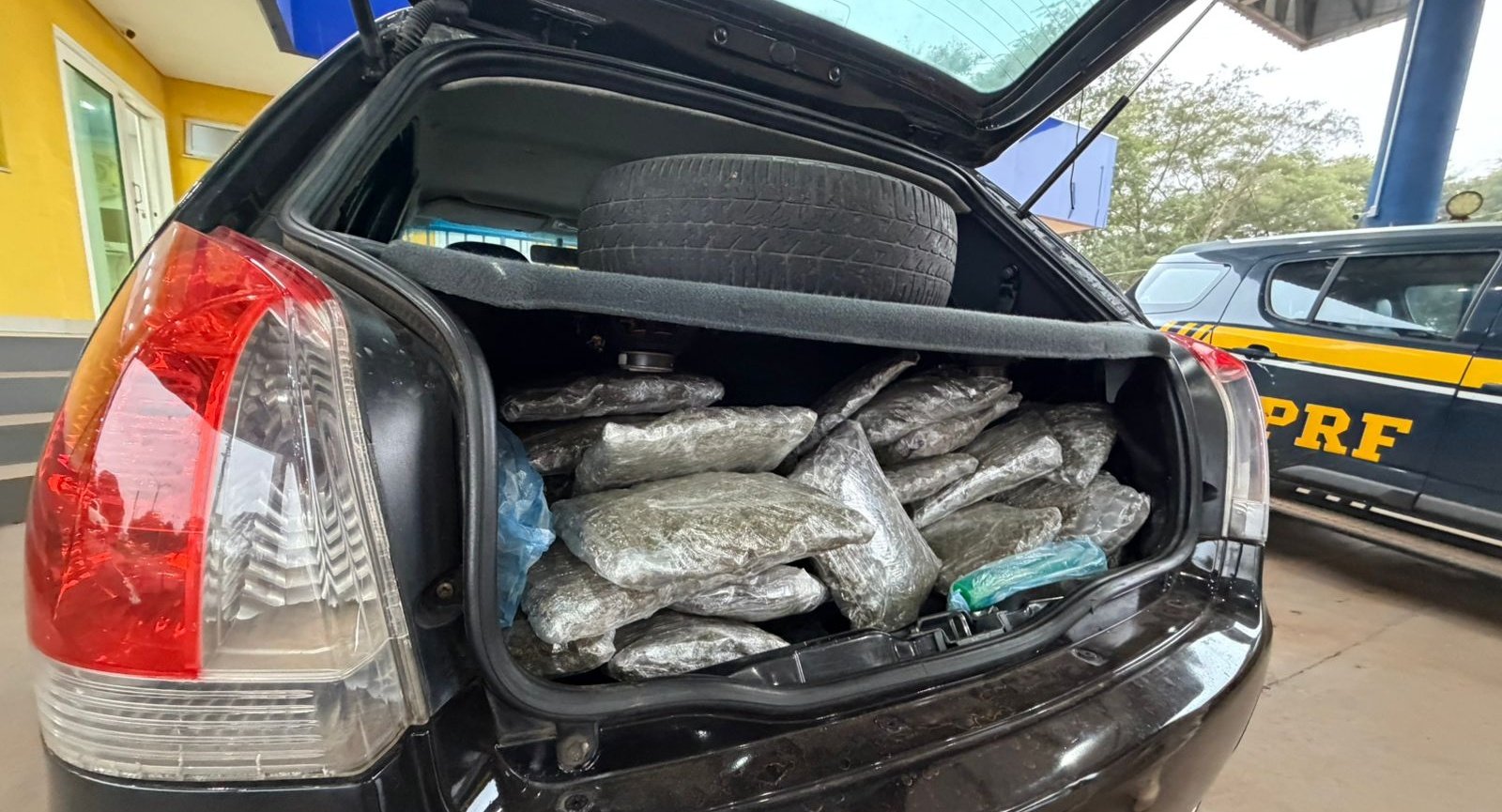 PRF apreende cerca de 200 quilos de drogas na base operacional de Vila ...